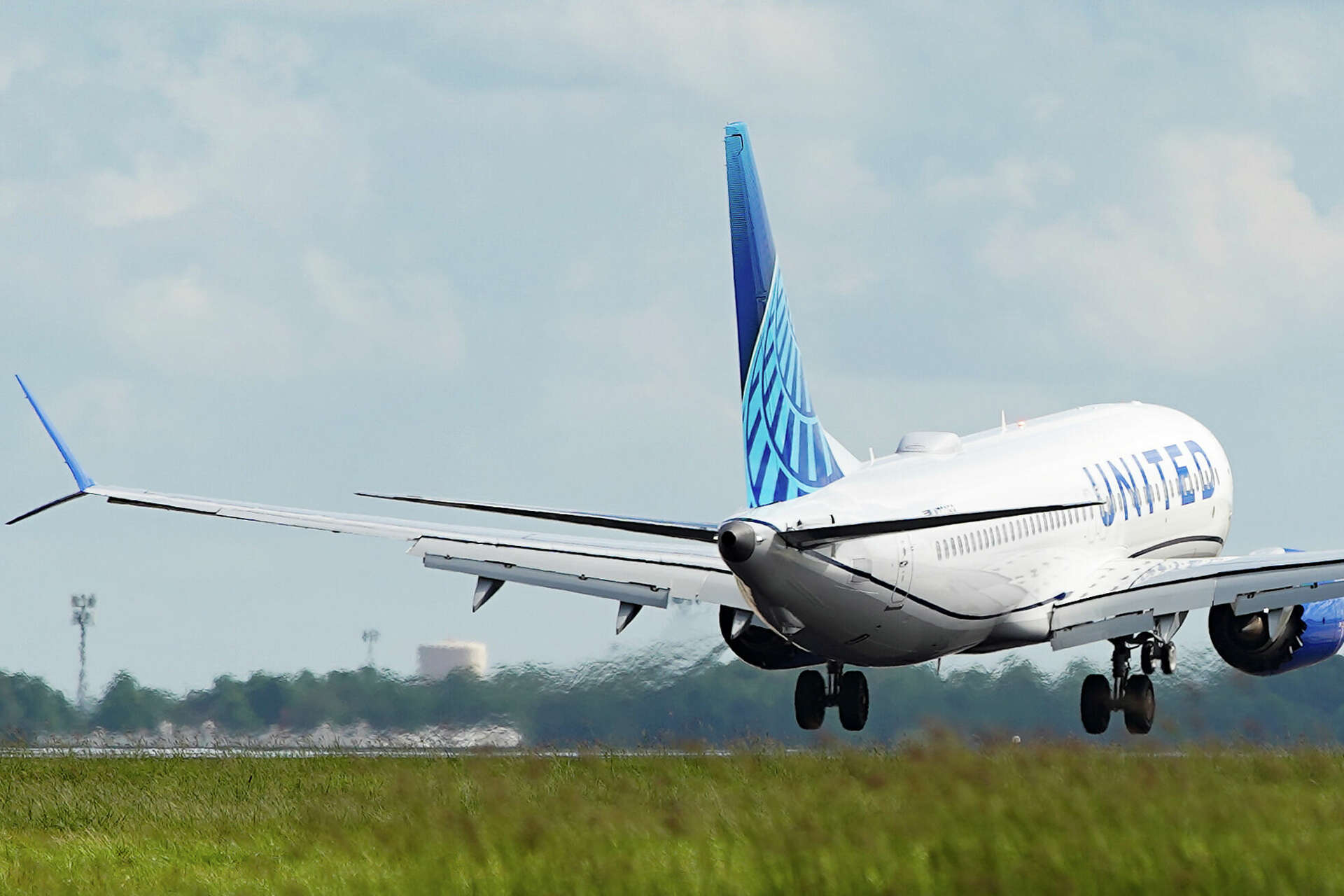 Houston flight diverted due to unruly passenger upset over meal option