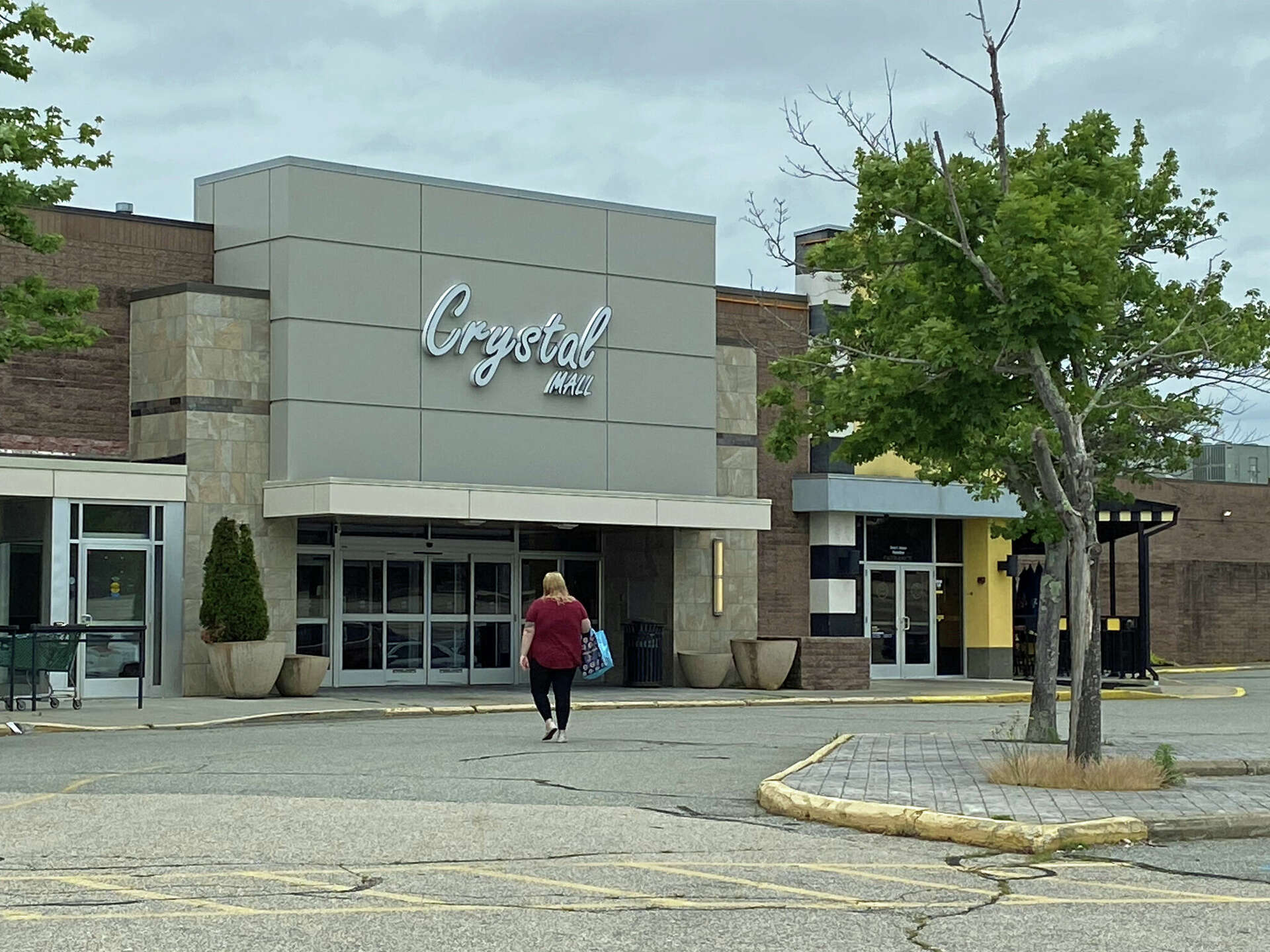 Formers Sears property at this CT mall is now up for auction