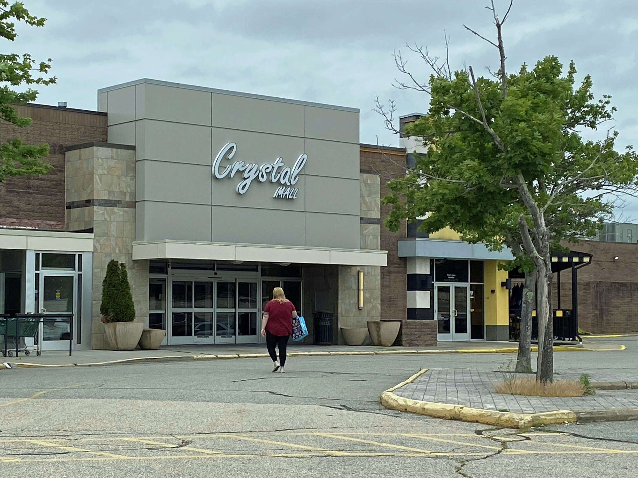 Formers Sears property at this CT mall is now up for auction