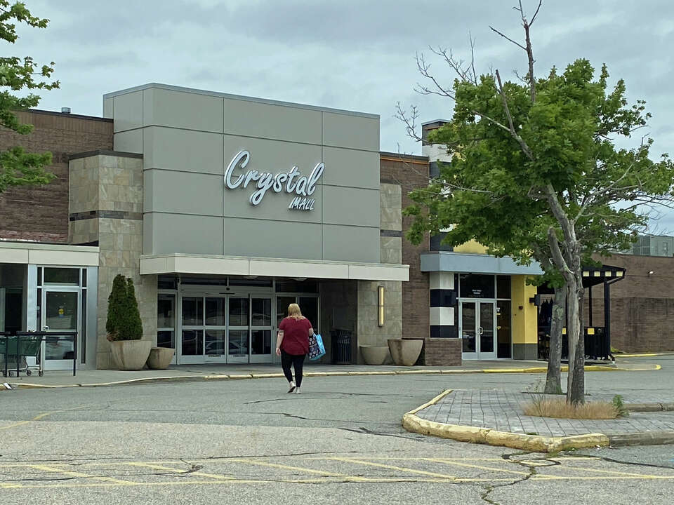 Formers Sears property at this CT mall is now up for auction