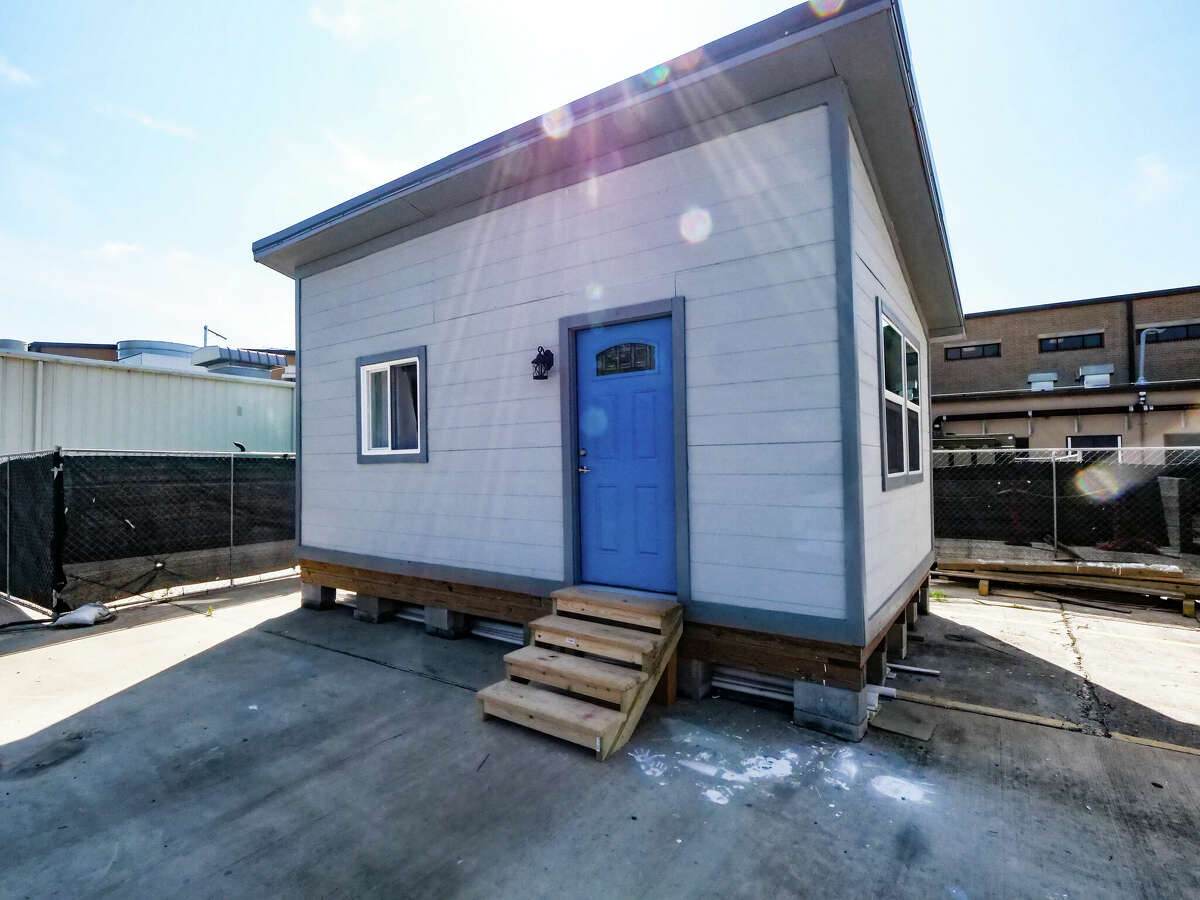 Kingwood High School students build tiny home for veteran