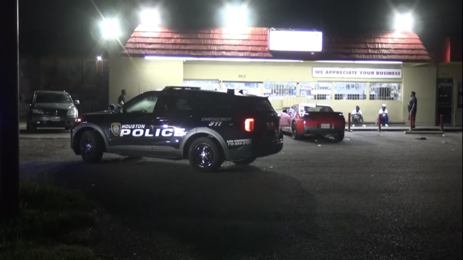 Woman shot in hand, leg while tussling for gun at Houston store