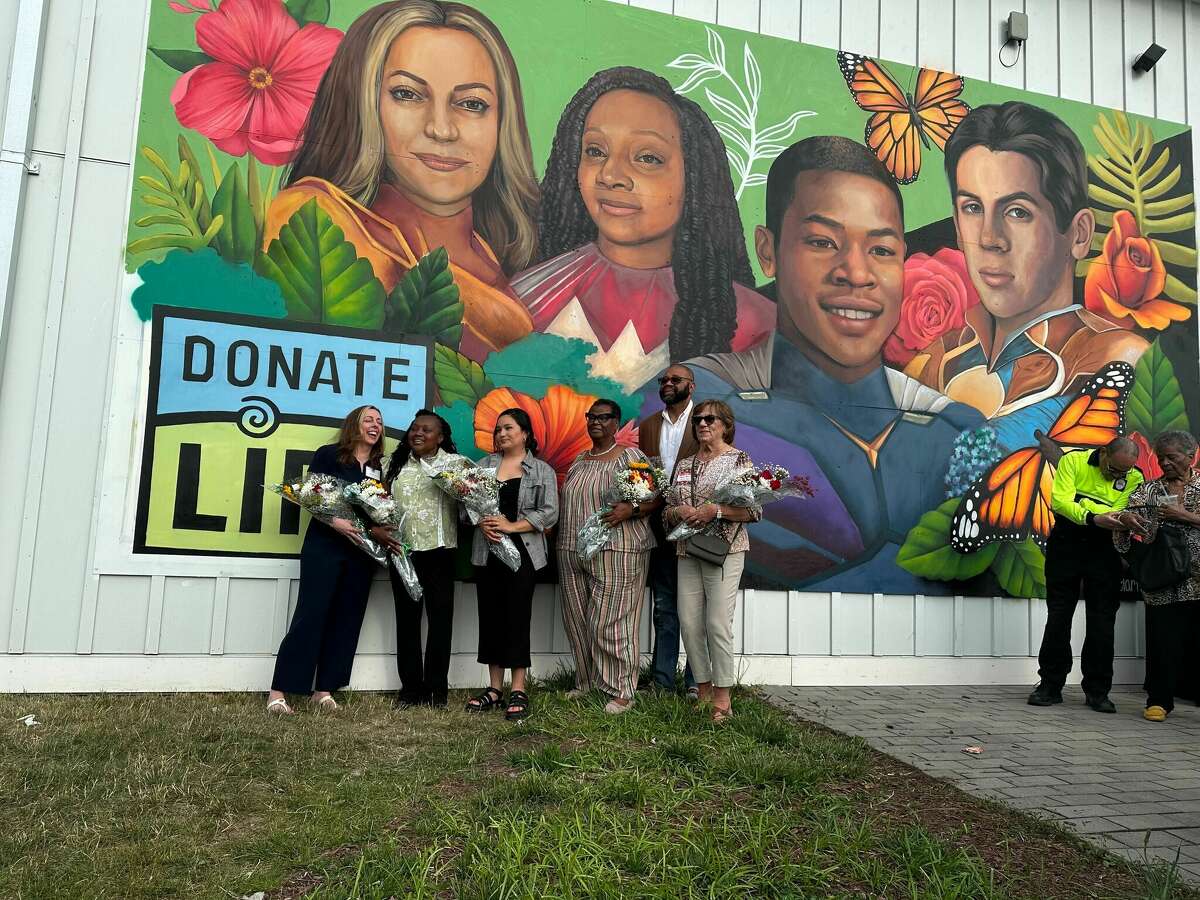 New mural in Hamden depicts organ donor 'superheroes'