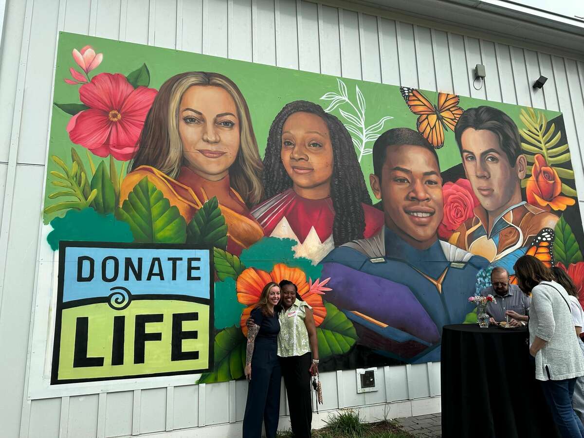 New mural in Hamden depicts organ donor 'superheroes'