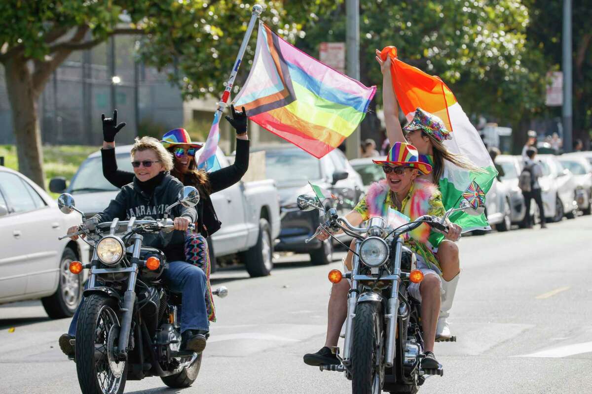 SF Dyke March draws thousands in powerful, proud showing of solidarity