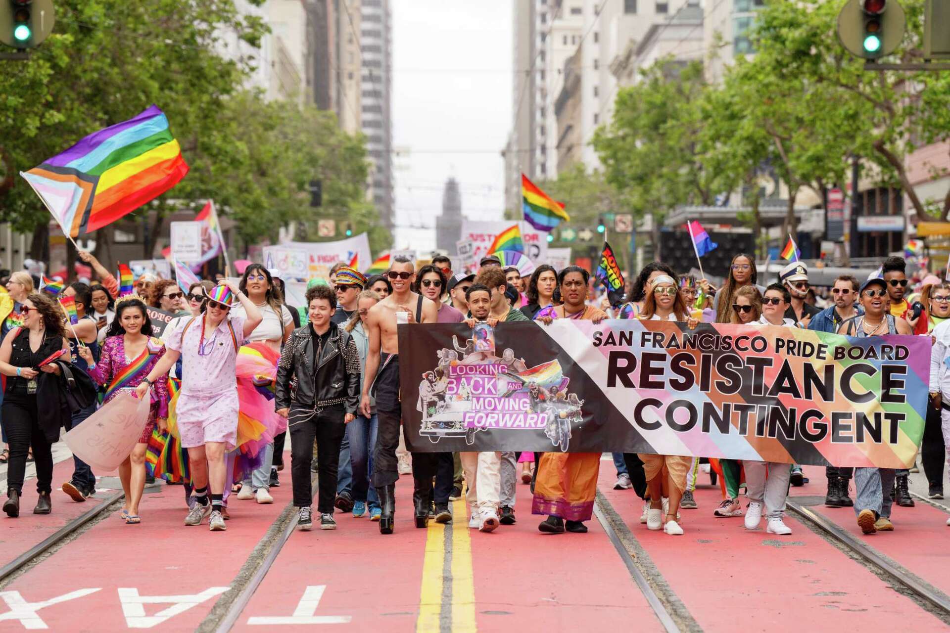 Hundreds of thousands come out to SF Pride Parade