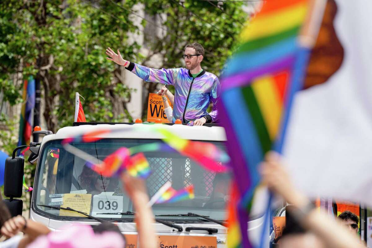 Hundreds of thousands come out to SF Pride Parade