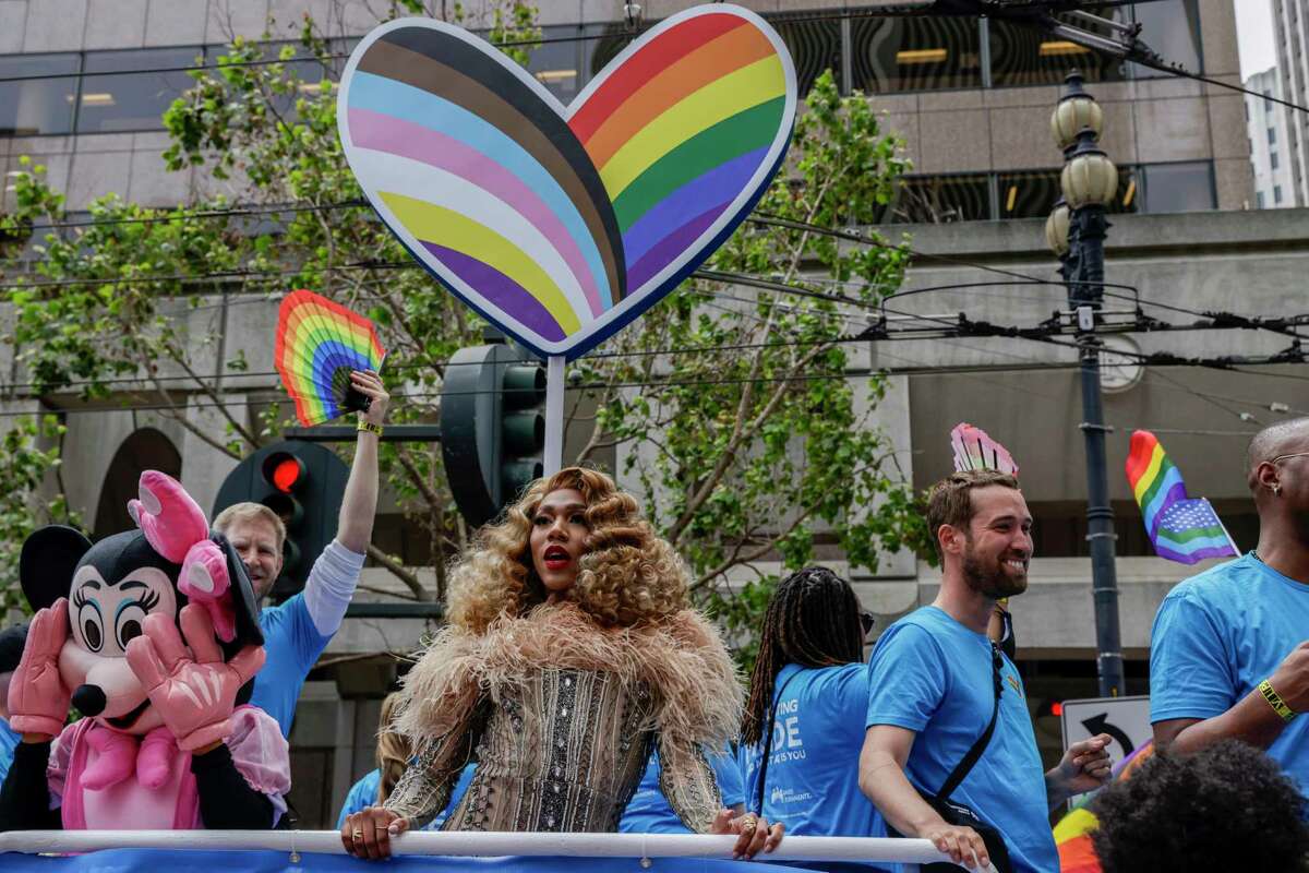 Hundreds of thousands come out to SF Pride Parade