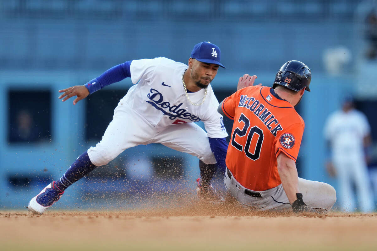 Houston Astros avoid sweep, defeat L.A. Dodgers in 11 innings