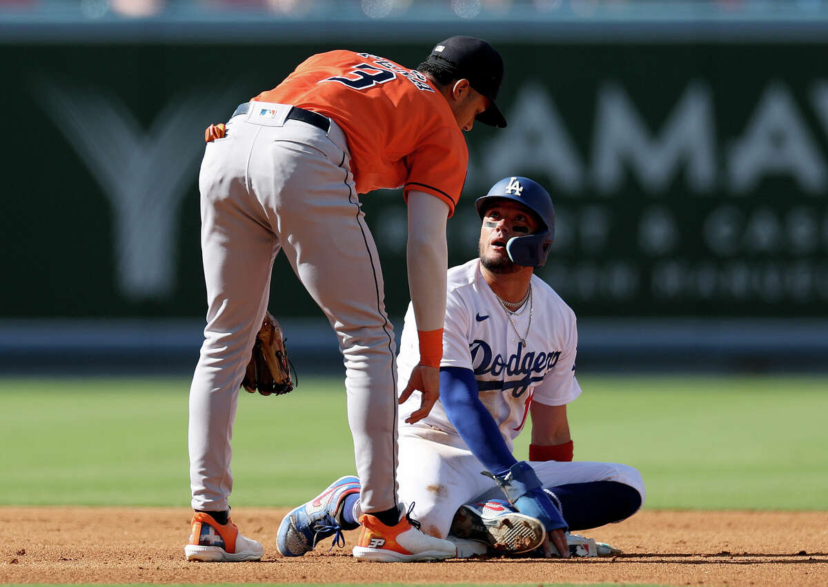 Houston Astros avoid sweep, defeat L.A. Dodgers in 11 innings