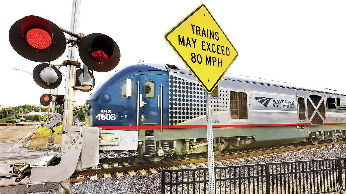 Amtrak starts 110 mph passenger service on Chicago-St. Louis line
