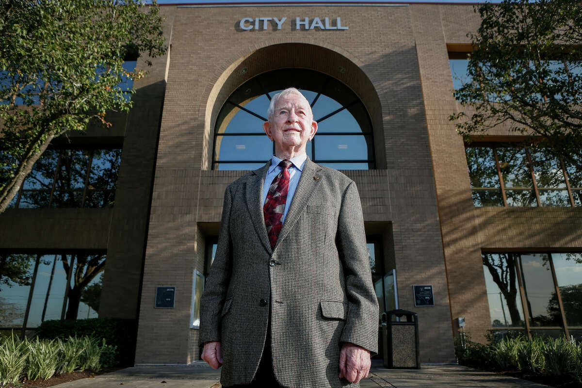 Pearland's Tom Reid, mayor for 4 decades, remembered after death