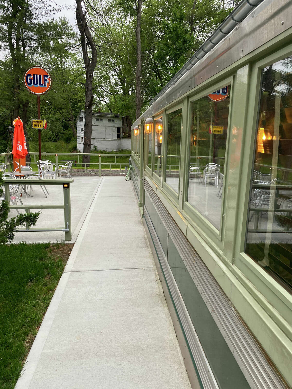 Take a country drive to dinner at car-themed Shadow 66 in Ghent