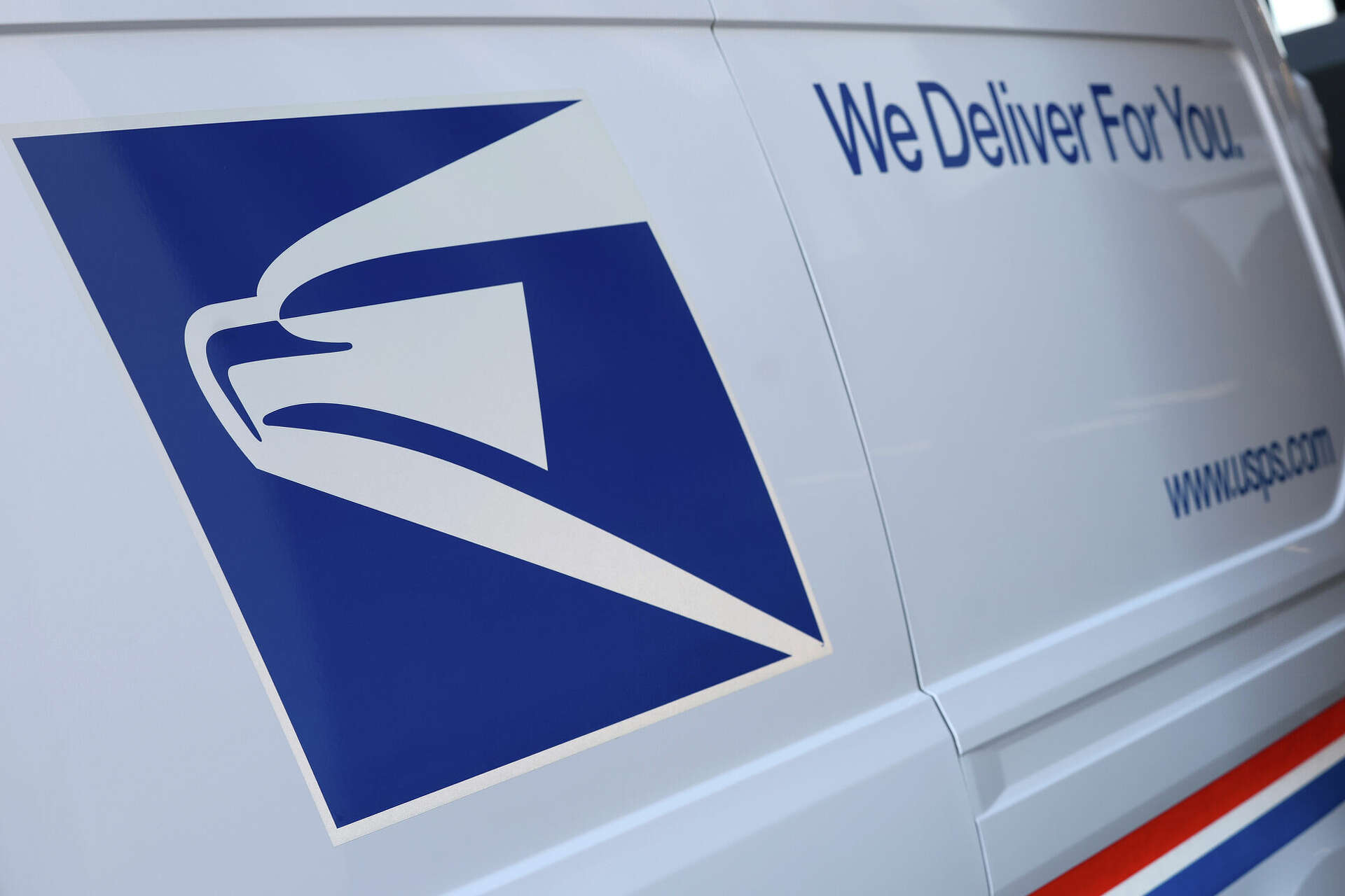 Texas USPS workers start early after mail carrier's death