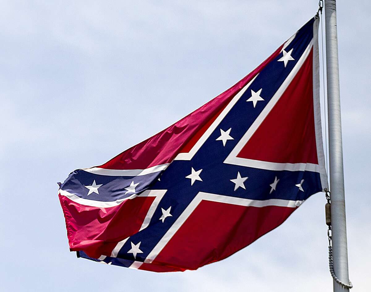 CT-based company flew Confederate flag while paving Mass. highway