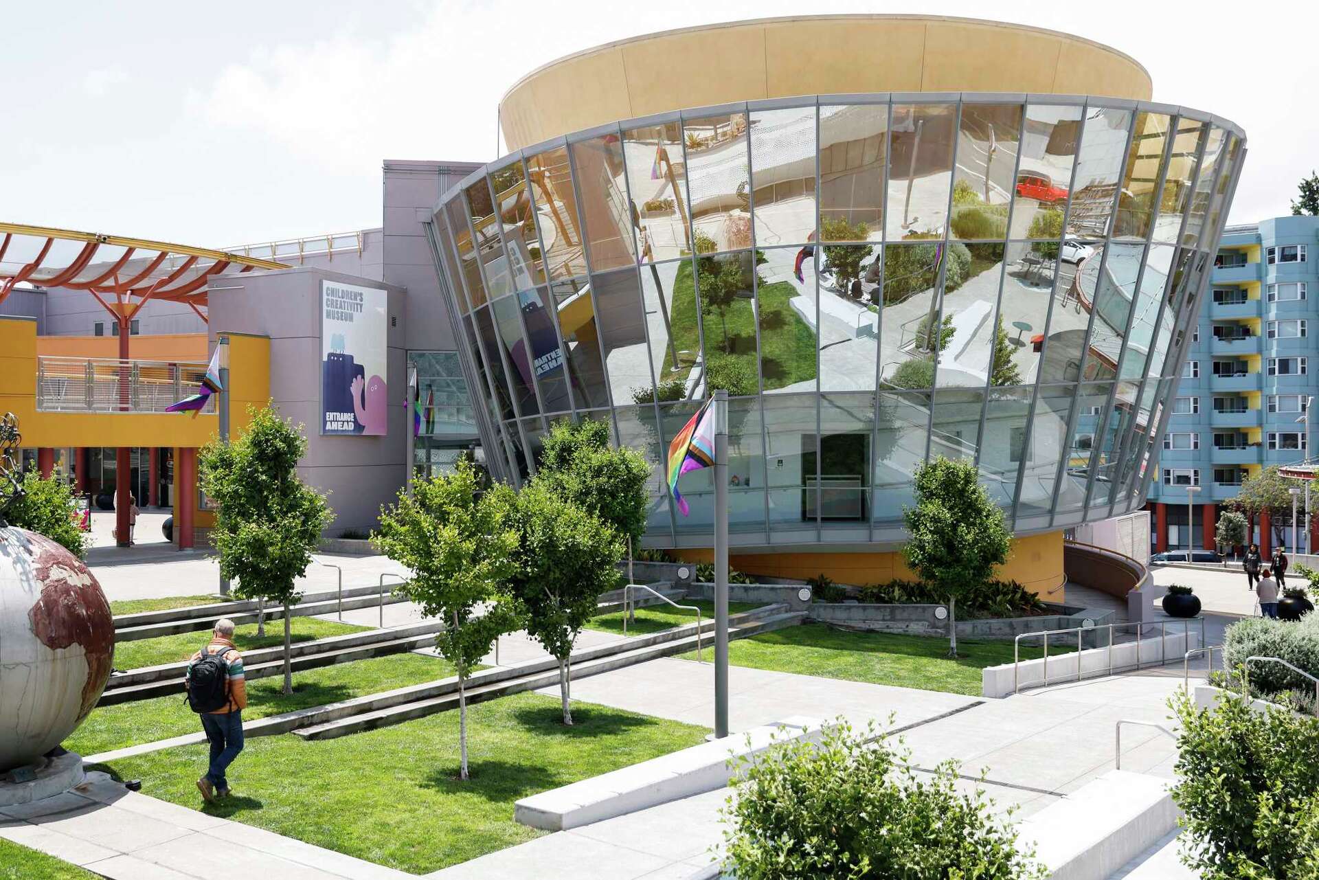 S.F. has diverse museums, so why are the crowds mostly white?