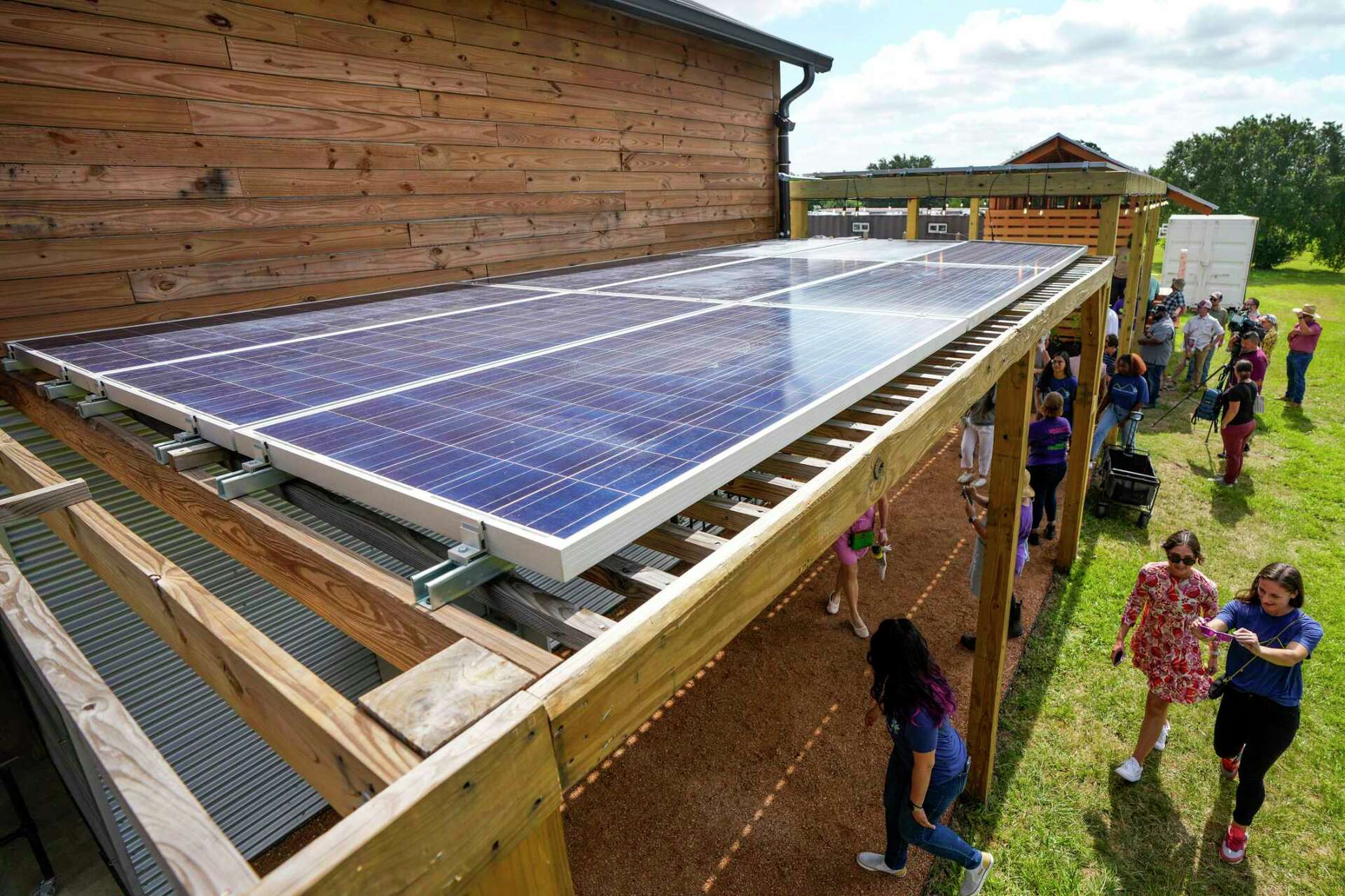 Solar power energy: How to clean to keep from losing energy