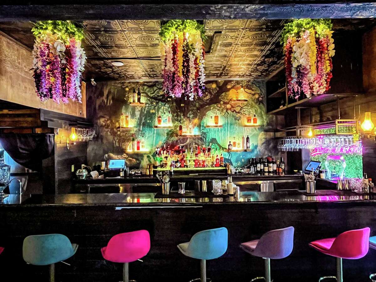Incanto bar with international cocktail focus opens in the Heights