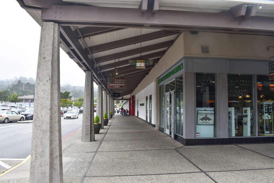 Historic outdoor mall in wealthy Calif. community changes hands