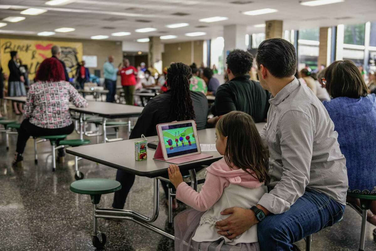 Mike Miles details HISD reforms like 'Zoom Room' punishment to parents