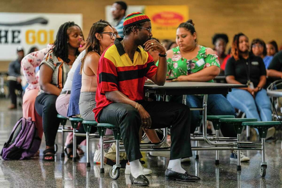 Mike Miles details HISD reforms like 'Zoom Room' punishment to parents