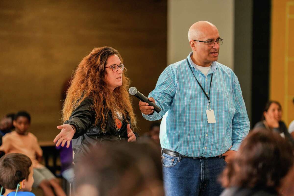 Mike Miles details HISD reforms like 'Zoom Room' punishment to parents