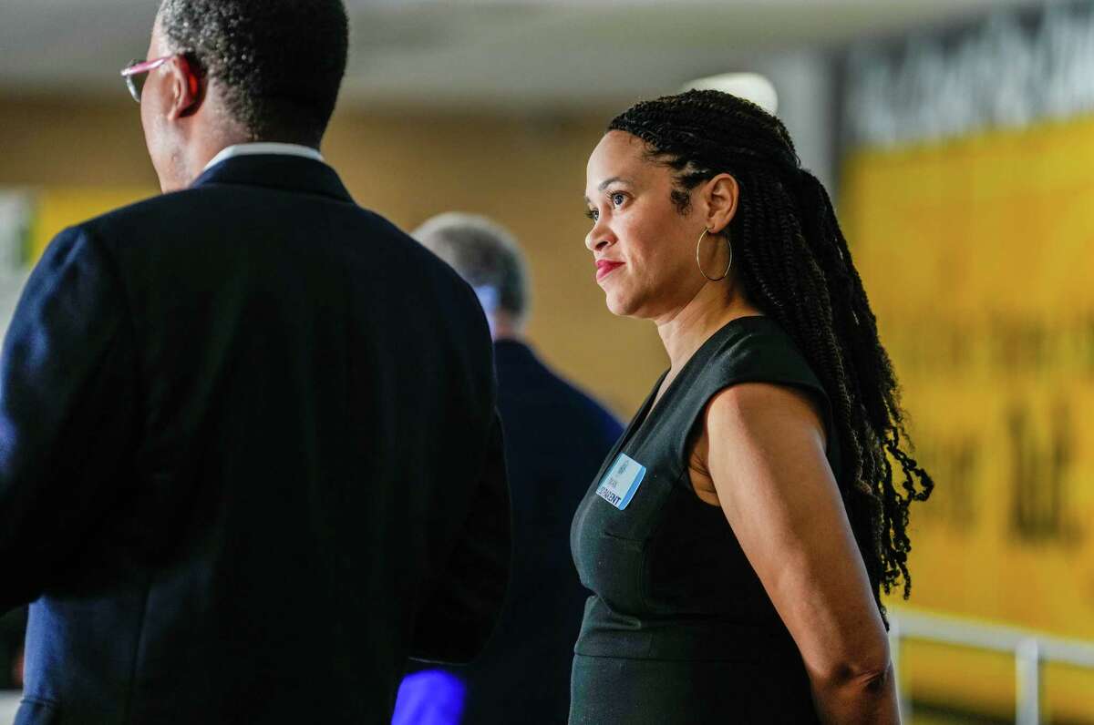 Mike Miles details HISD reforms like 'Zoom Room' punishment to parents