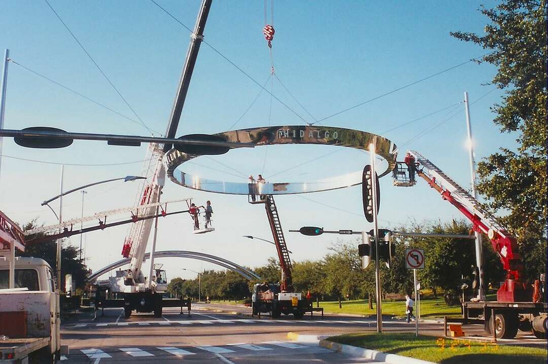 Uptown Houston is getting its fancy 40-foot street signs back