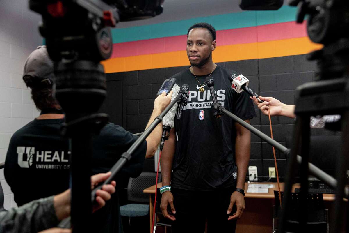 San Antonio Spurs: Charles Bassey, Blake Wesley unveil renovated court