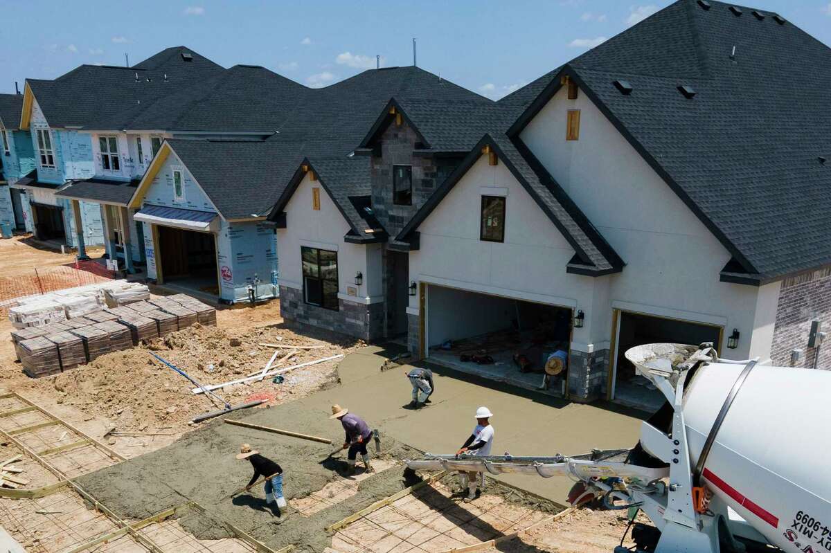 Conroe considers variance for smaller KB Home lots near airport