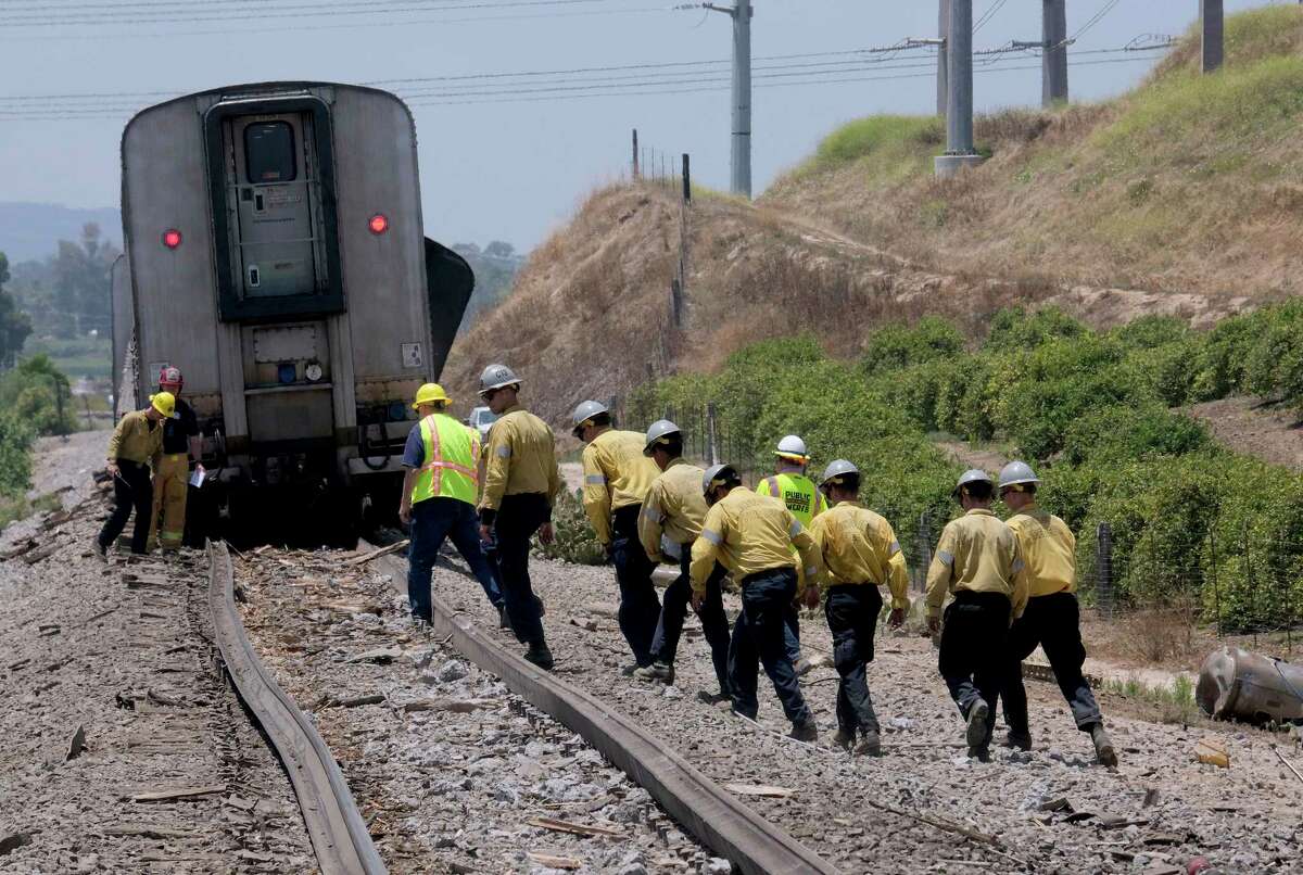 Amtrak train headed for Bay Area derails in Ventura County, 16 injured Amtrak train headed for Bay Area derails in Ventura County, 16 injured