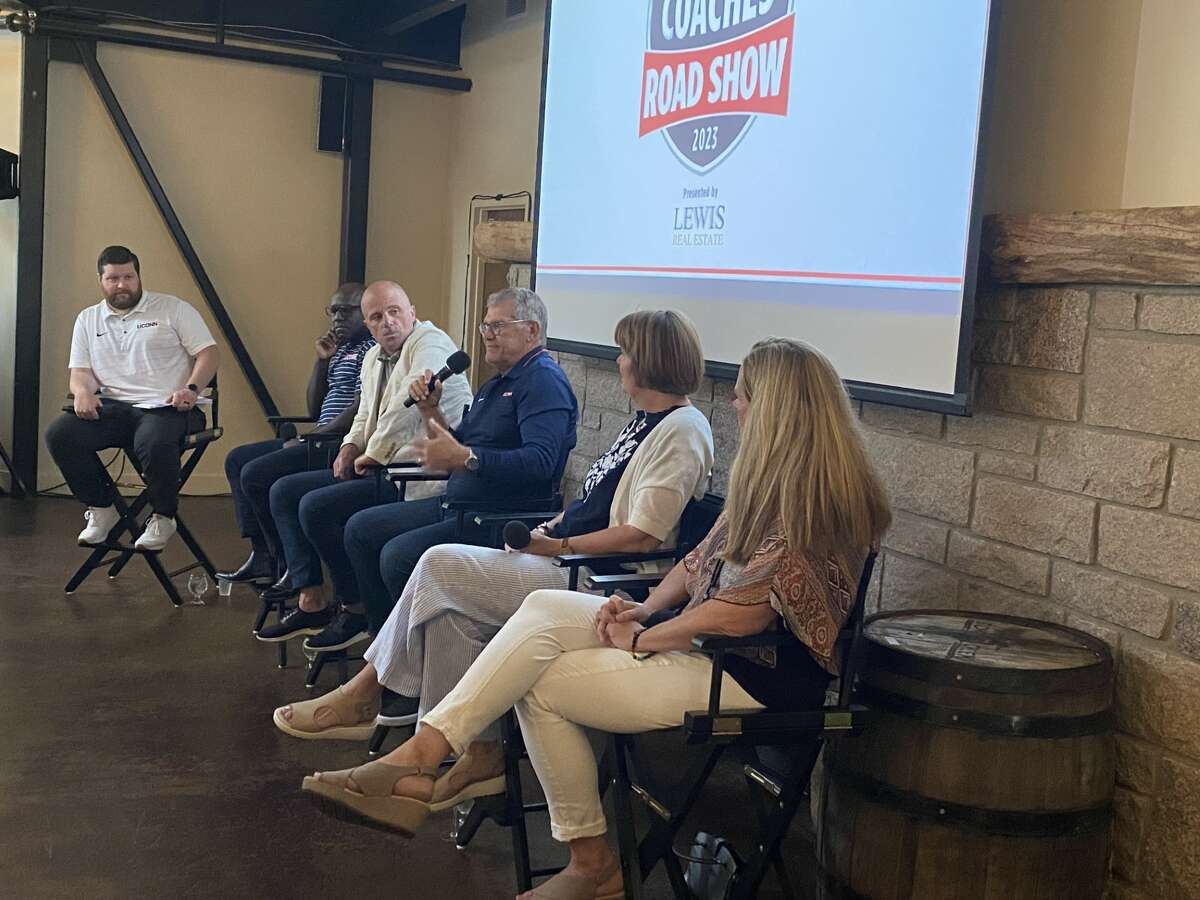 Auriemma takes center stage at UConn Coaches' Road Show