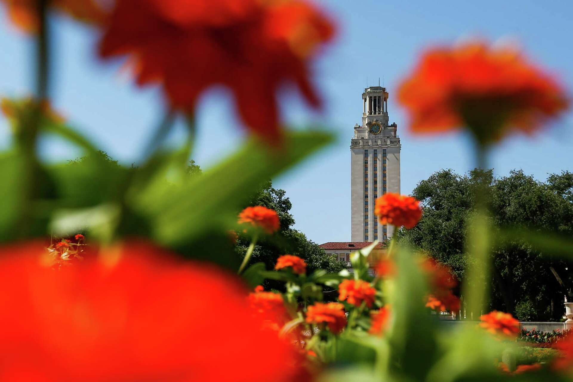 UT Austin's new top 5% admissions rule aims to curb explosive growth