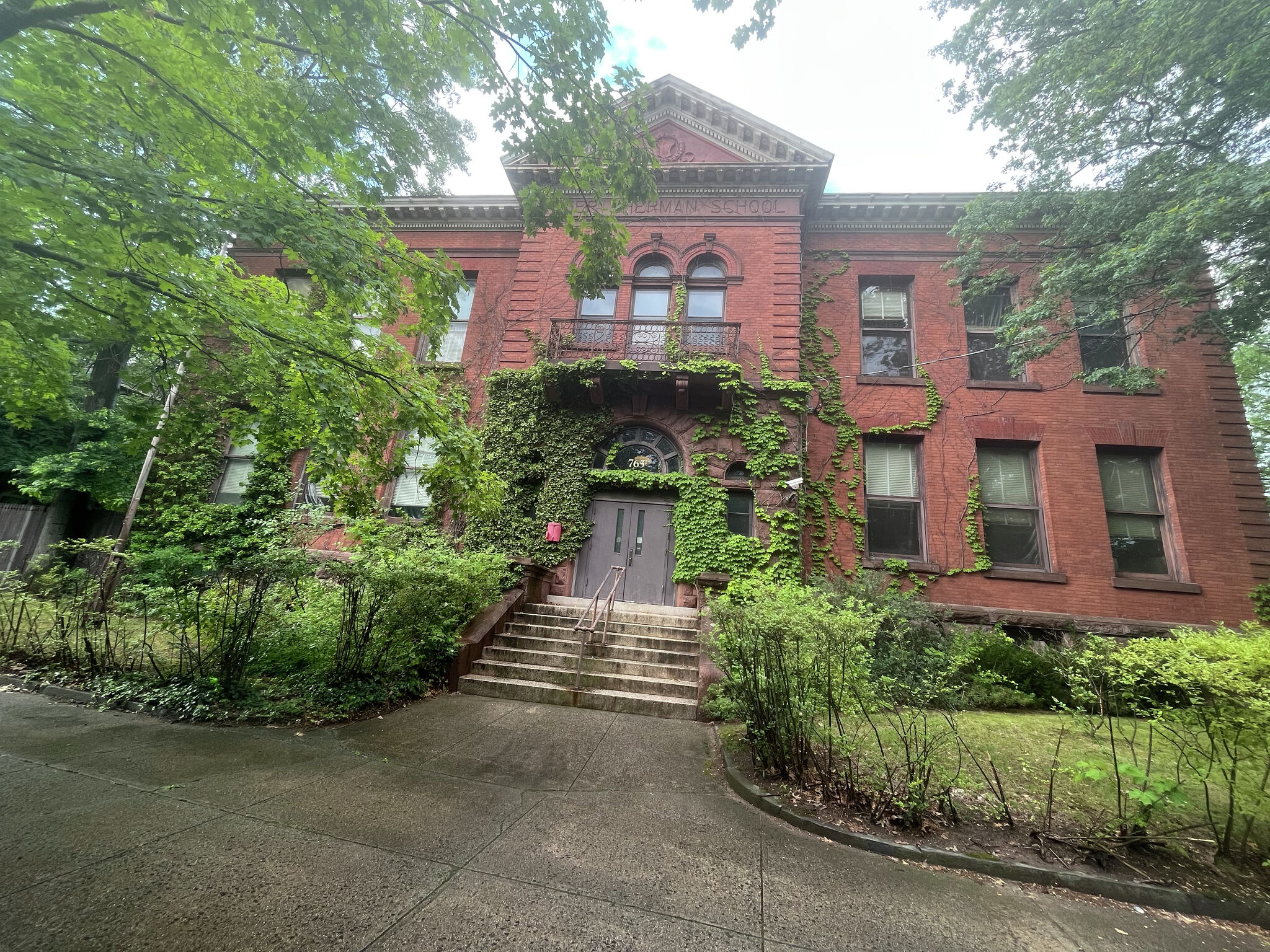 CT court denies Yeshiva foreclosure appeal in Greer assault case