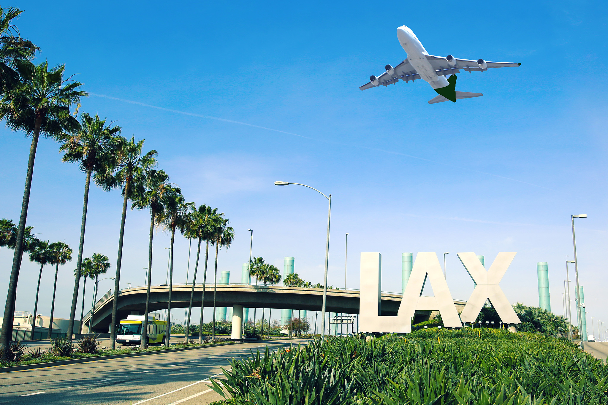 Protesters block off entrance to LAX, snarling traffic to airport