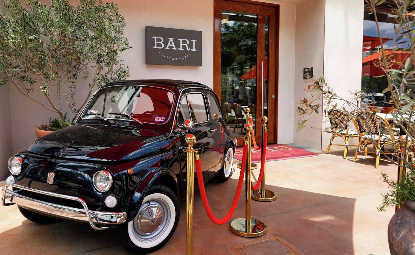 Bari Ristorante in River Oaks District review: a lively social scene