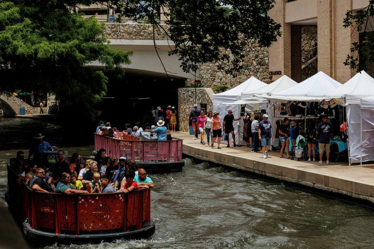 Comedian Sri Raj compares Eiffel Tower to River Walk