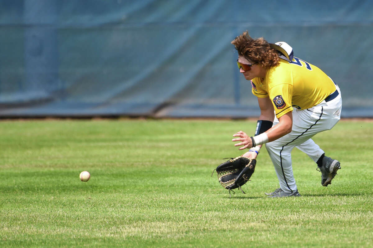 Brokoff's Linwood team goes 1-1 on day one of Gabby Mills