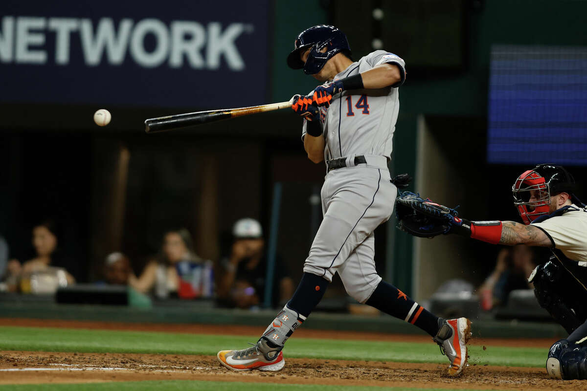 Houston Astros defeat Texas Rangers in playoff-like atmosphere