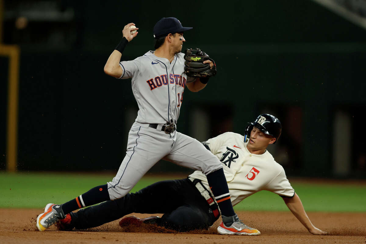 Houston Astros defeat Texas Rangers in playoff-like atmosphere