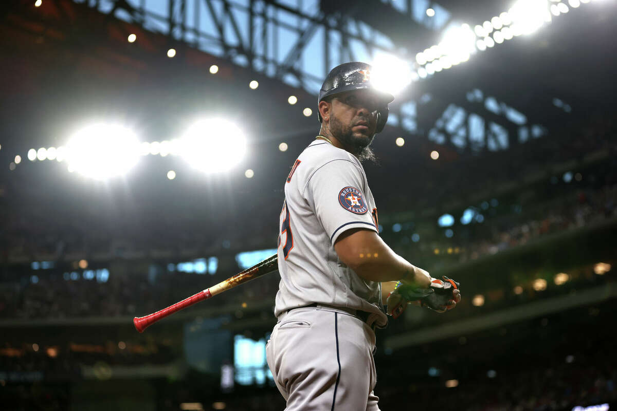 Houston Astros defeat Texas Rangers in playoff-like atmosphere