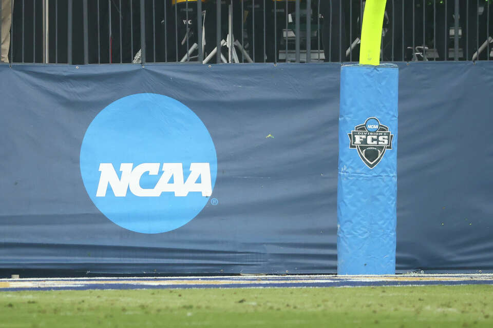 What is the difference between FCS and FBS?