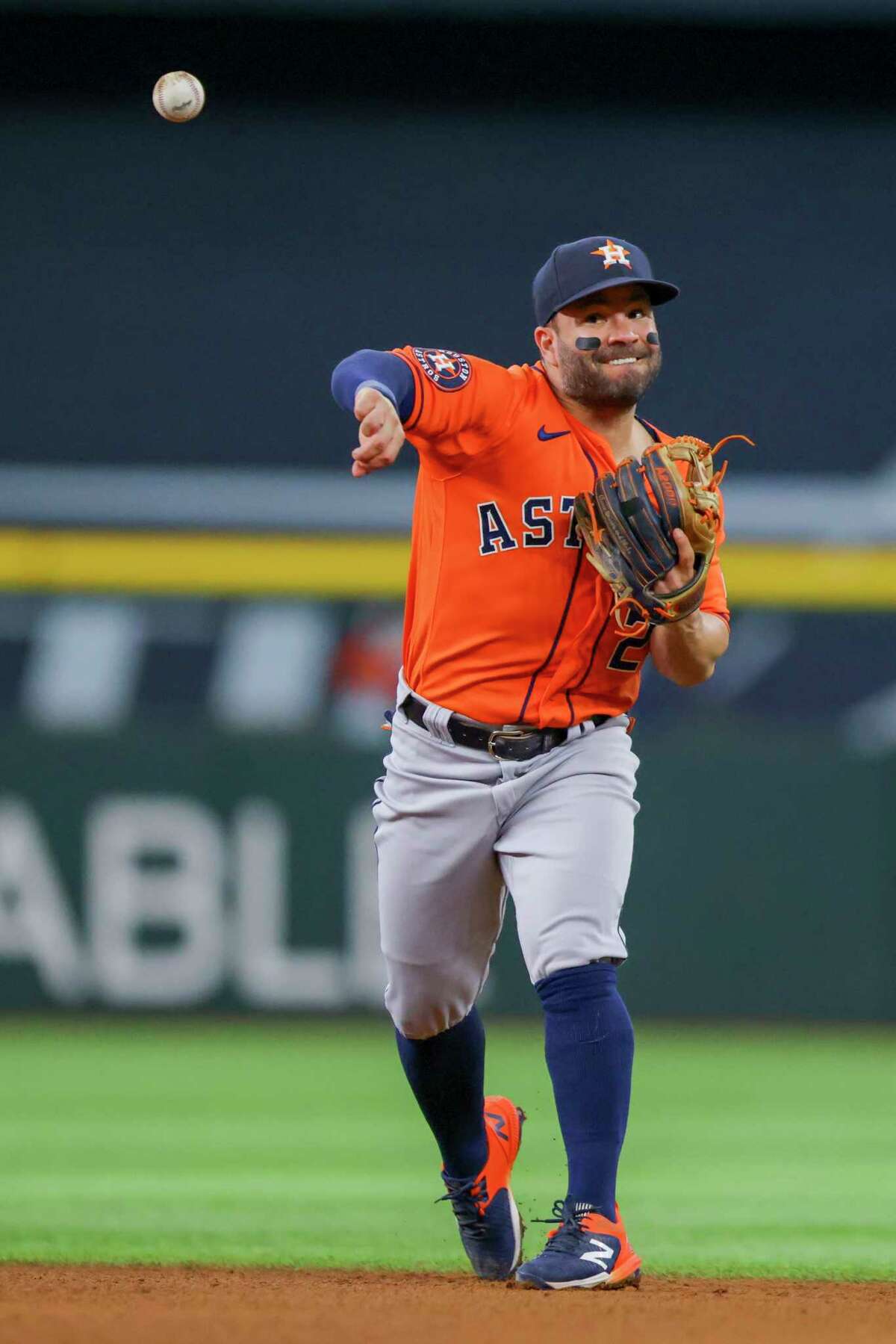 Houston Astros: Late offense leads to win, series lead vs. Rangers