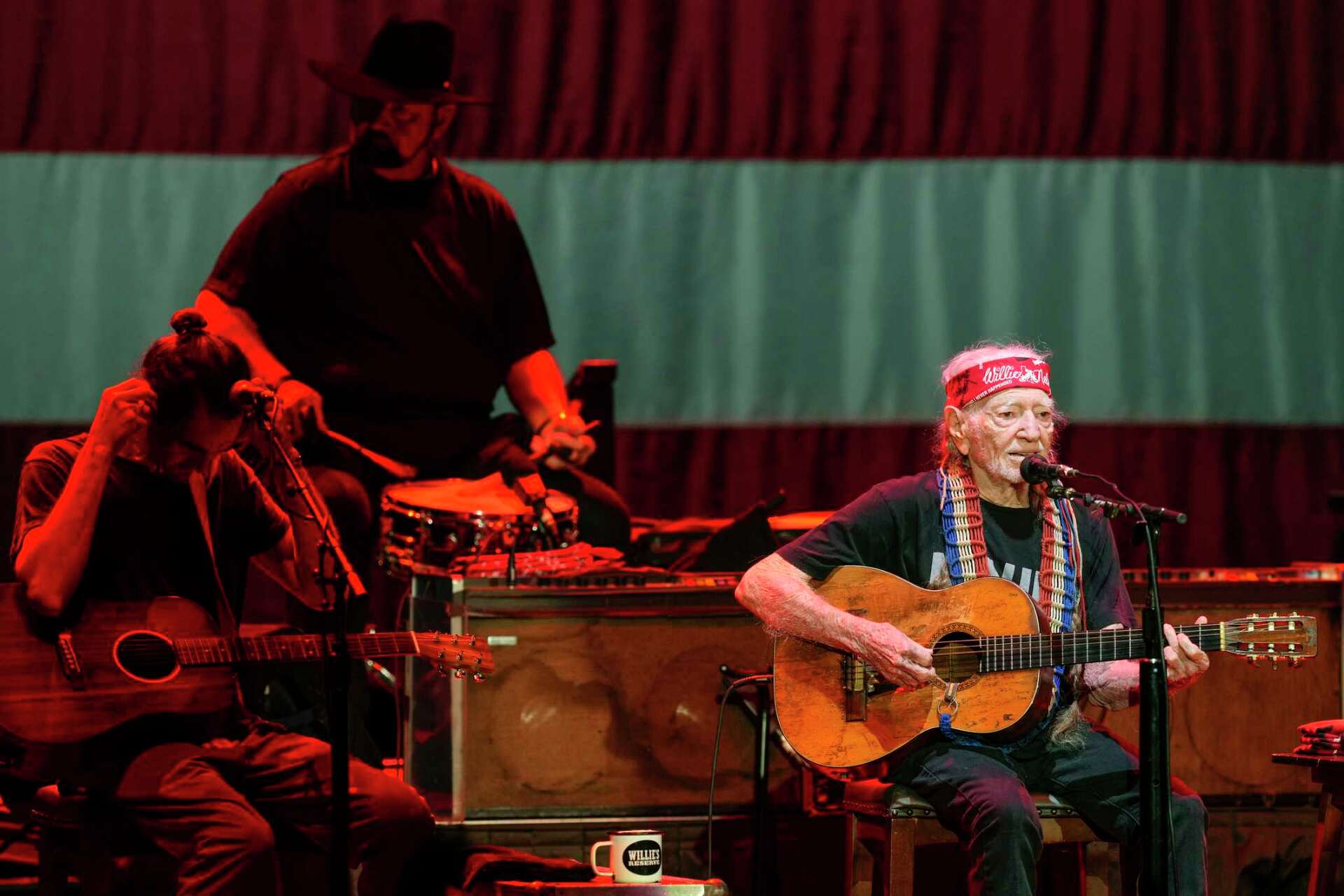 Willie Nelson, at 90, wows Woodlands crowd at Outlaw Music Festival