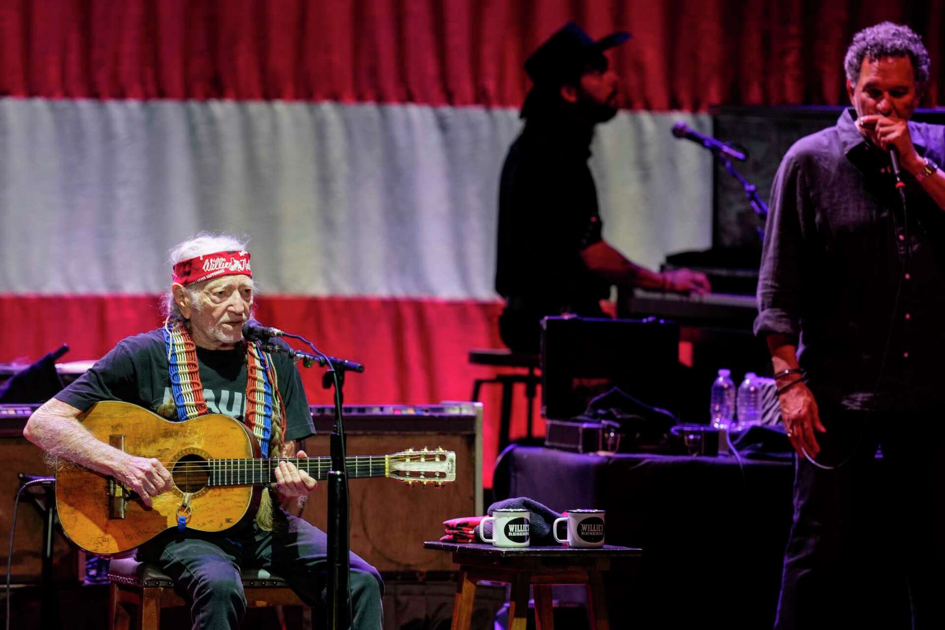 Willie Nelson, at 90, wows Woodlands crowd at Outlaw Music Festival