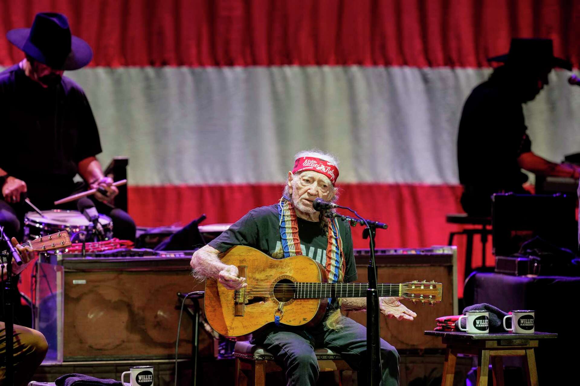 Willie Nelson, at 90, wows Woodlands crowd at Outlaw Music Festival