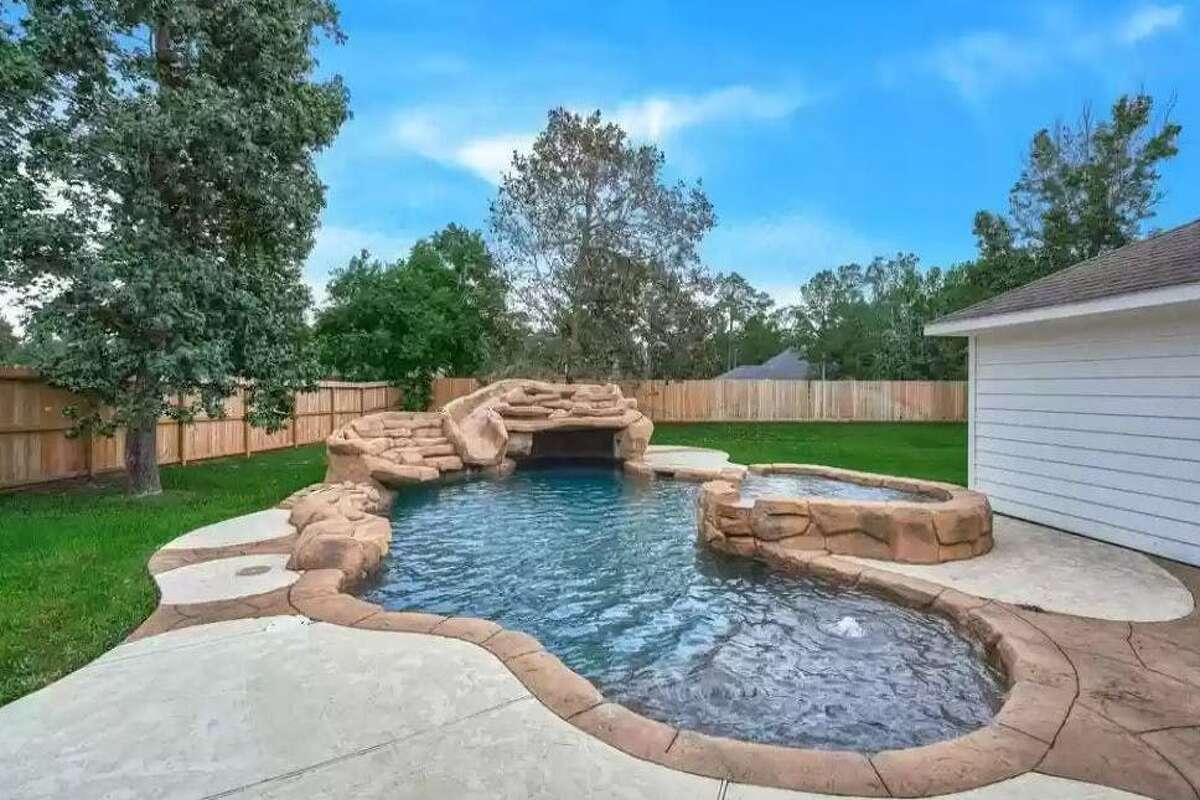 8 backyard pools for rent with Swimply in The Woodlands this summer