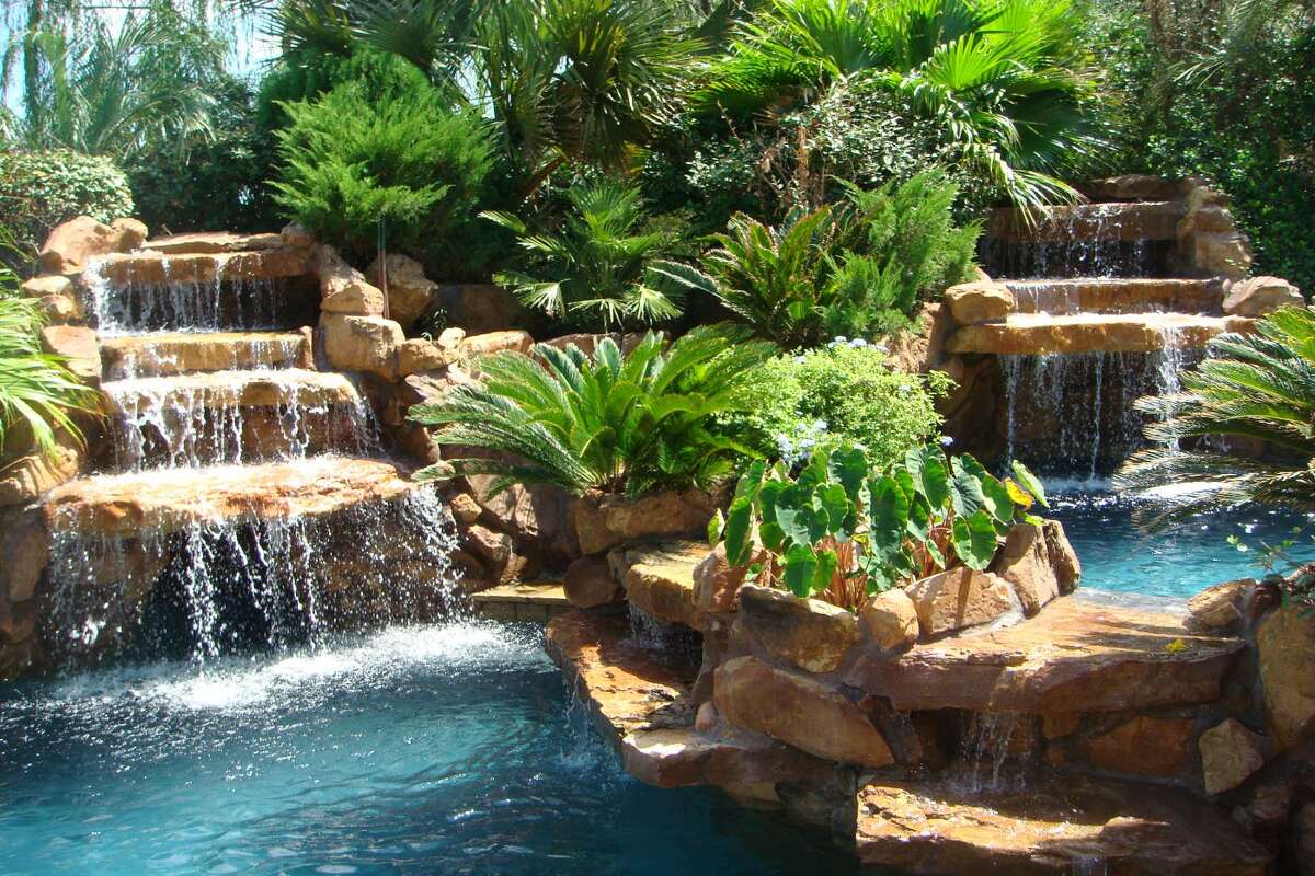 8 backyard pools for rent with Swimply in The Woodlands this summer