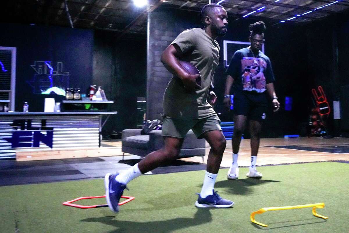 NFL workout: What's an offseason workout like? We tried one ourselves
