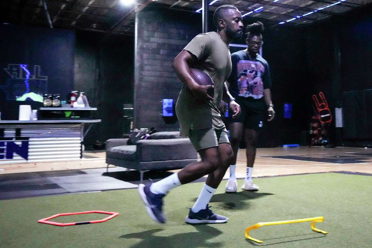 NFL workout: What's an offseason workout like? We tried one ourselves